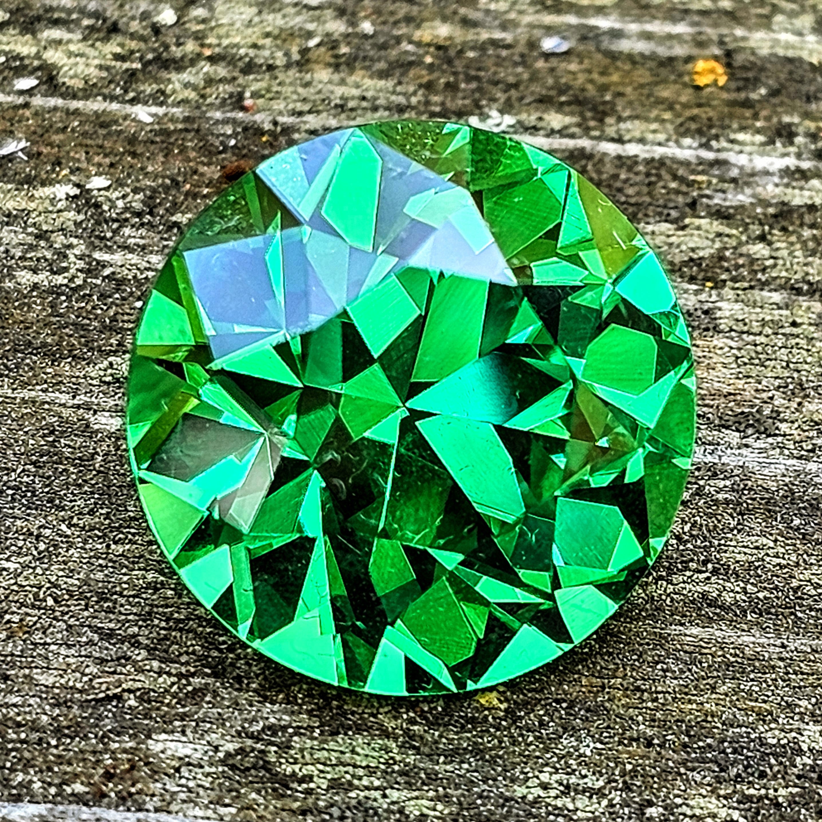 Vivid Green Vanadium YAG – DJEVA