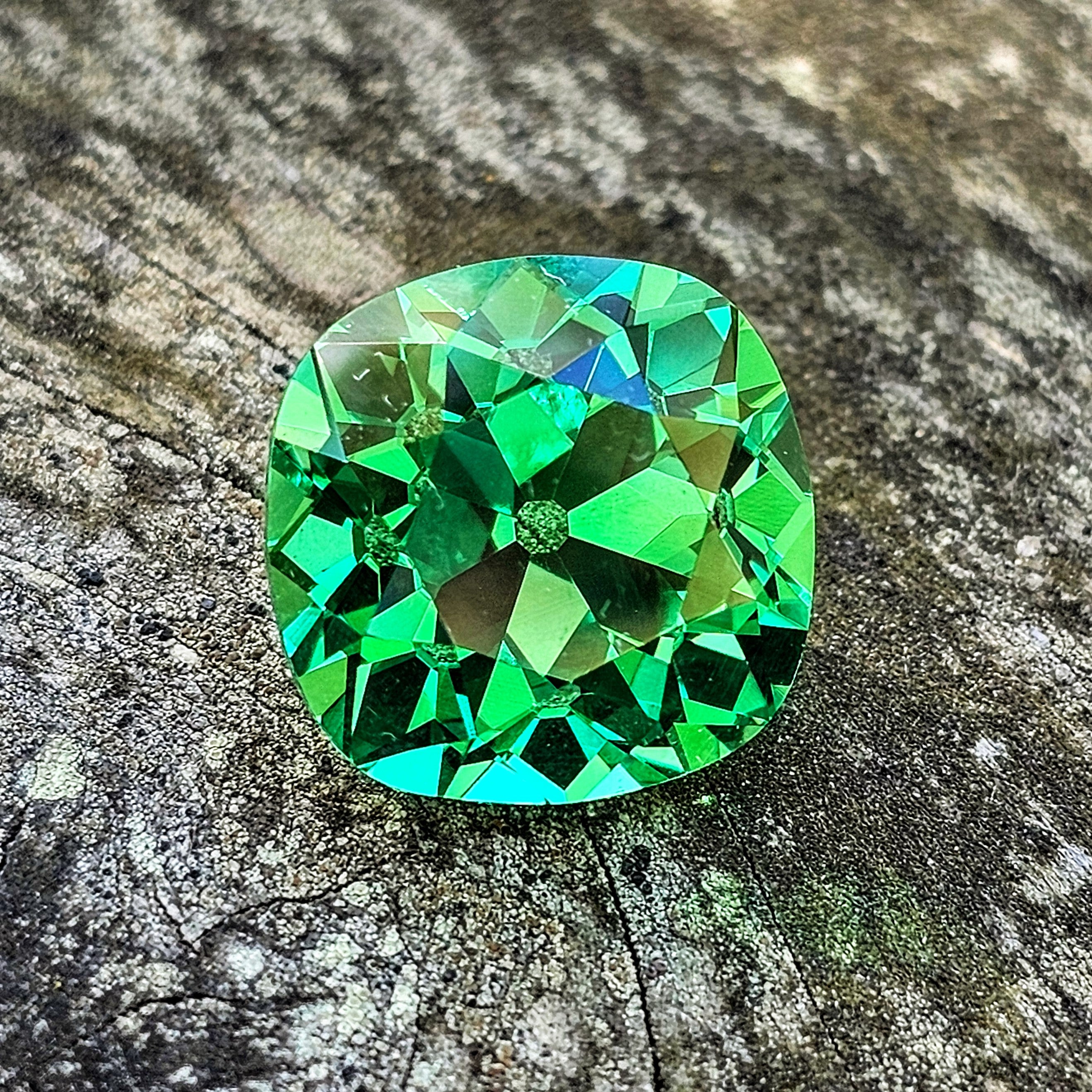 Vivid Green Vanadium YAG – DJEVA