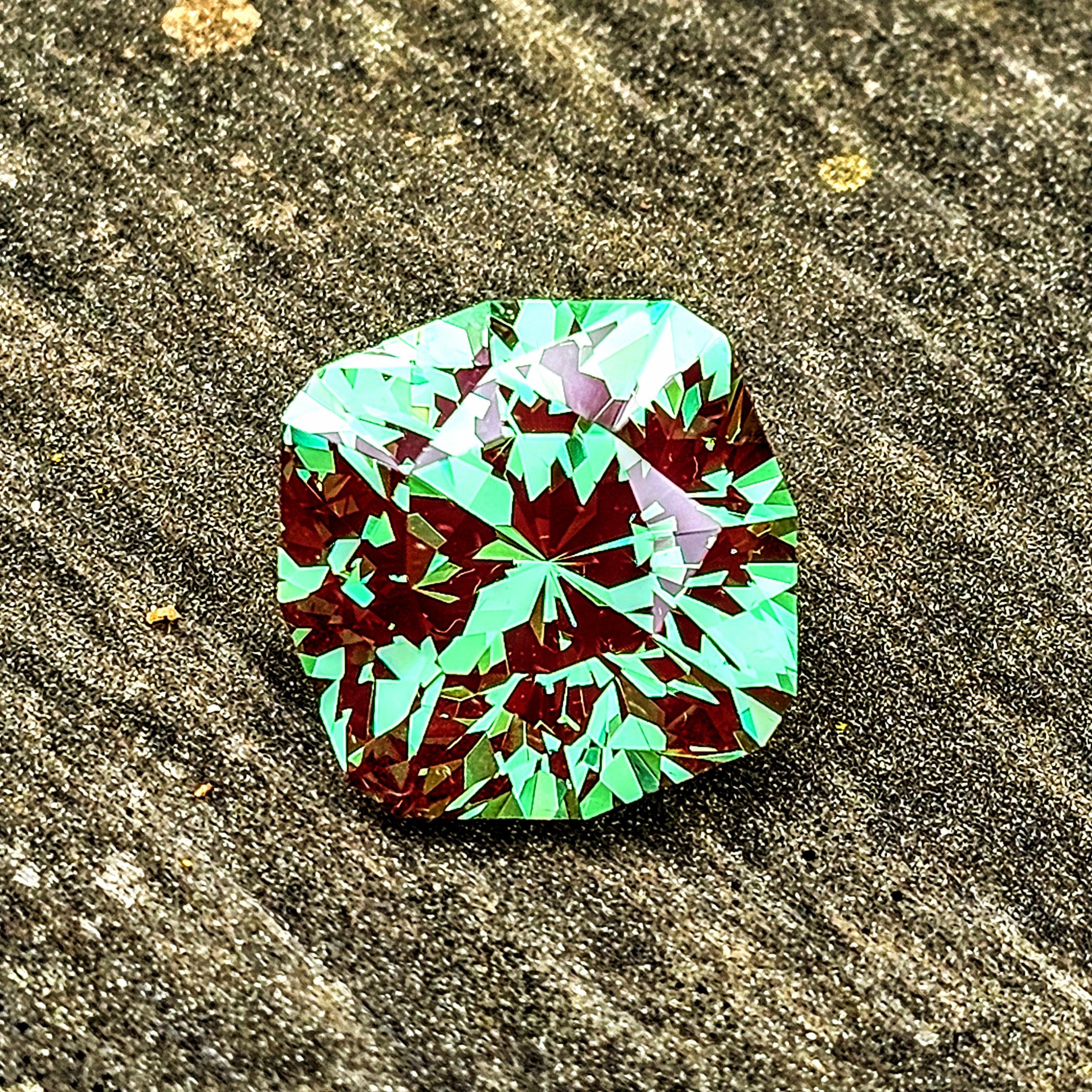 Green and Red Christmas Garnet – DJEVA