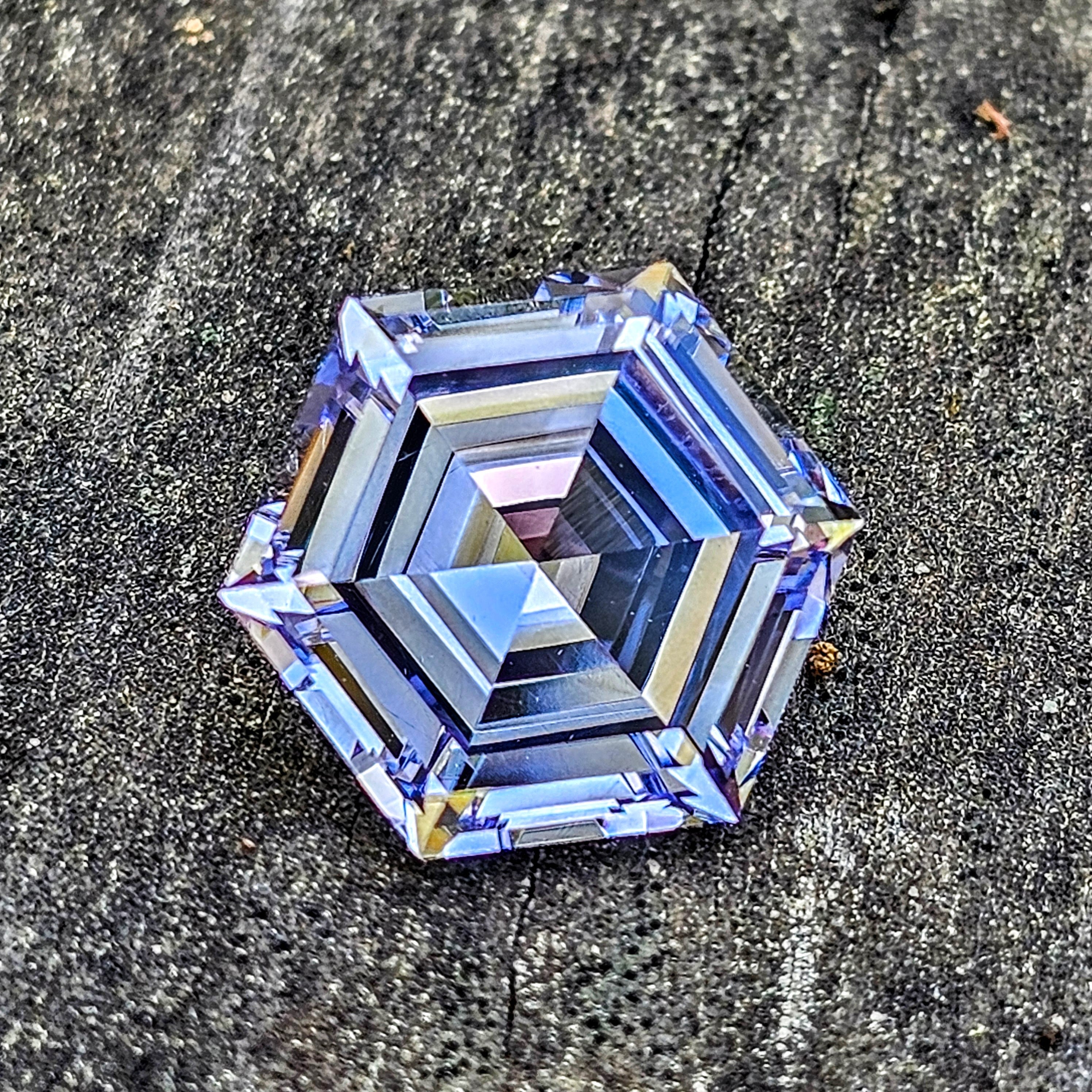 lavender-lab-spinel-hexagon-step-cut-650-carats-422434.jpg?v=1746382772